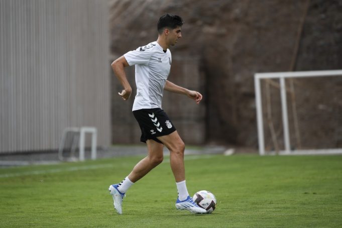 Enrique Clemente ya es uno más en la Ciudad Deportiva | udlaspalmas.NET