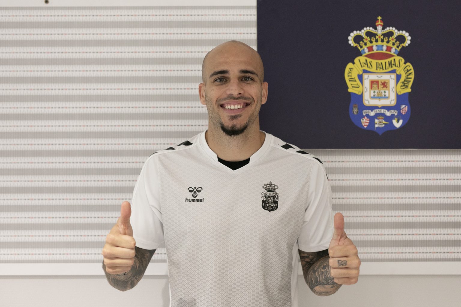 Sandro: "Todo niño nacido en esta isla tiene el sueño de jugar en el ...