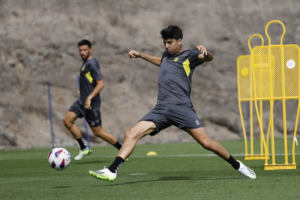 Enrique Clemente entra en la operación salida de la UD | udlaspalmas.NET