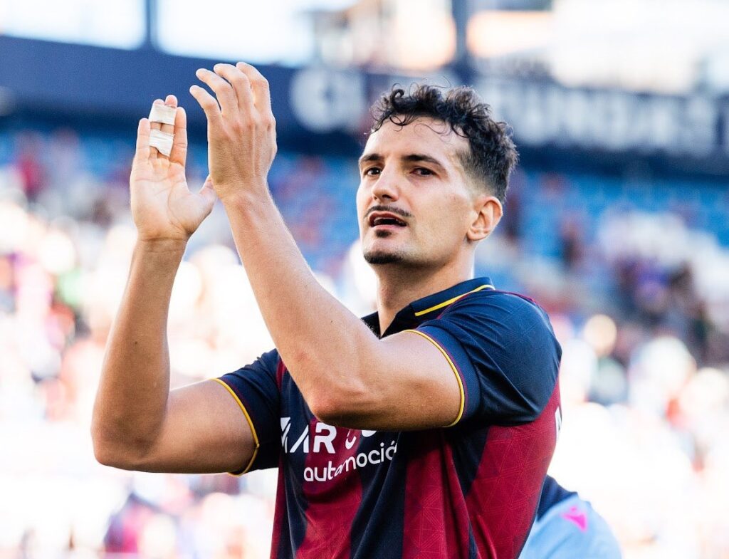 Álex Muñoz: «Ni me lo pensé dos veces para firmar por Las Palmas ...