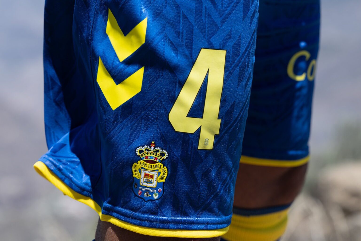 Así es la primera equipación de la UD Las Palmas 2024-2025 ...